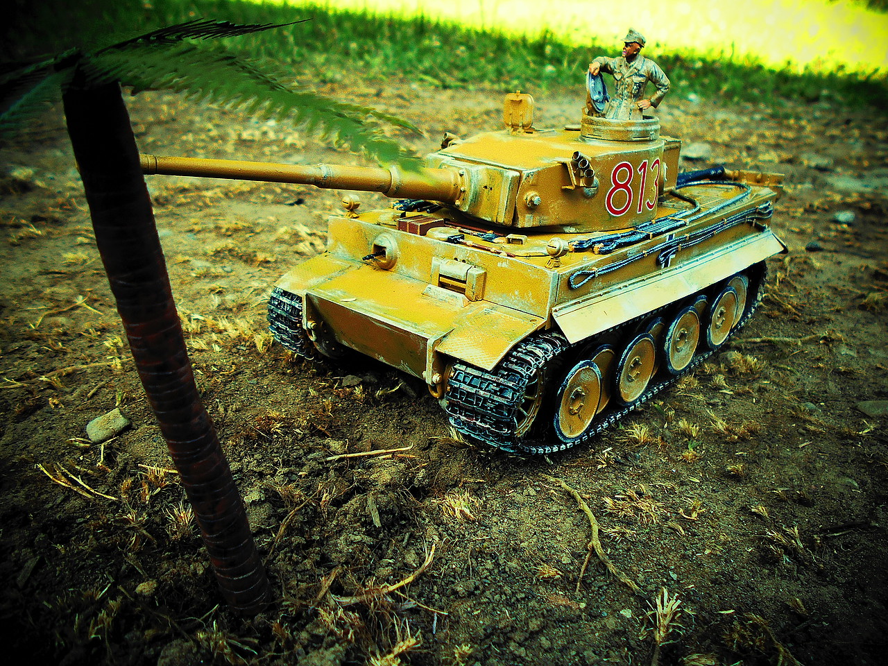 German Tiger I Initial Tank -- Plastic Model Military Vehicle Kit -- 1/ ...