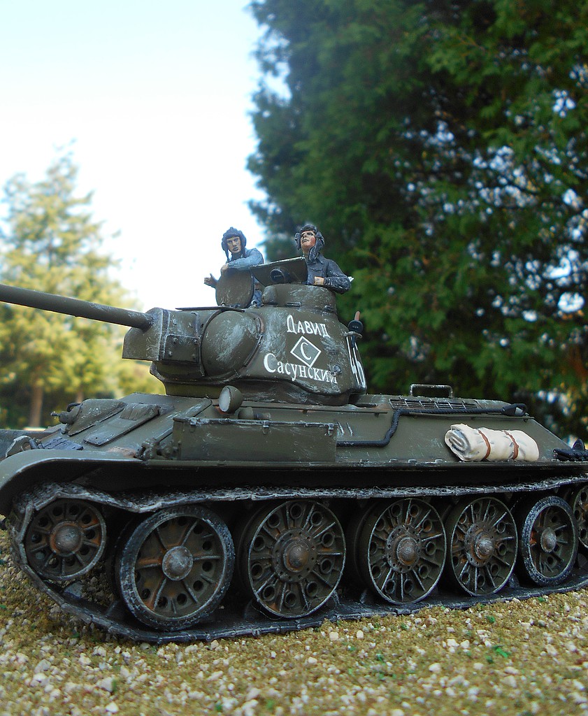 T34/76 Mod 1943 Tank w/Commander's Cupola -- Plastic Model Tank Kit ...