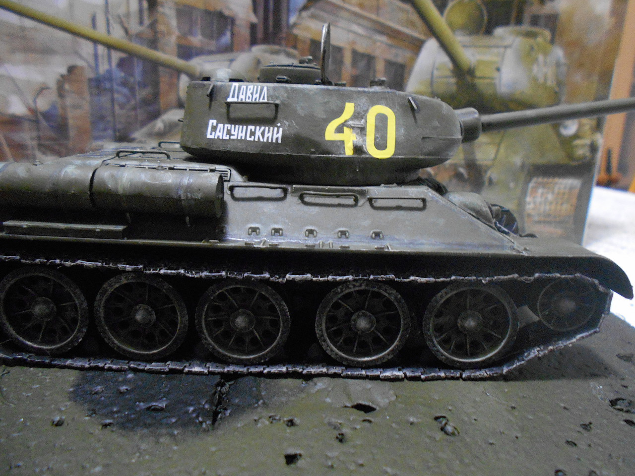 T-34/85 Utz Mod. 1944 -- Plastic Model Military Vehicle Kit -- 1/35 ...