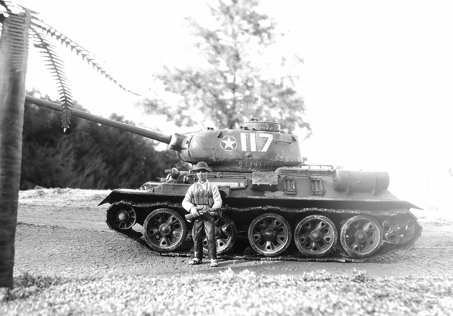 NVA T-34/85M -- Plastic Model Military Tank -- 1/35 Scale -- #3318 ...