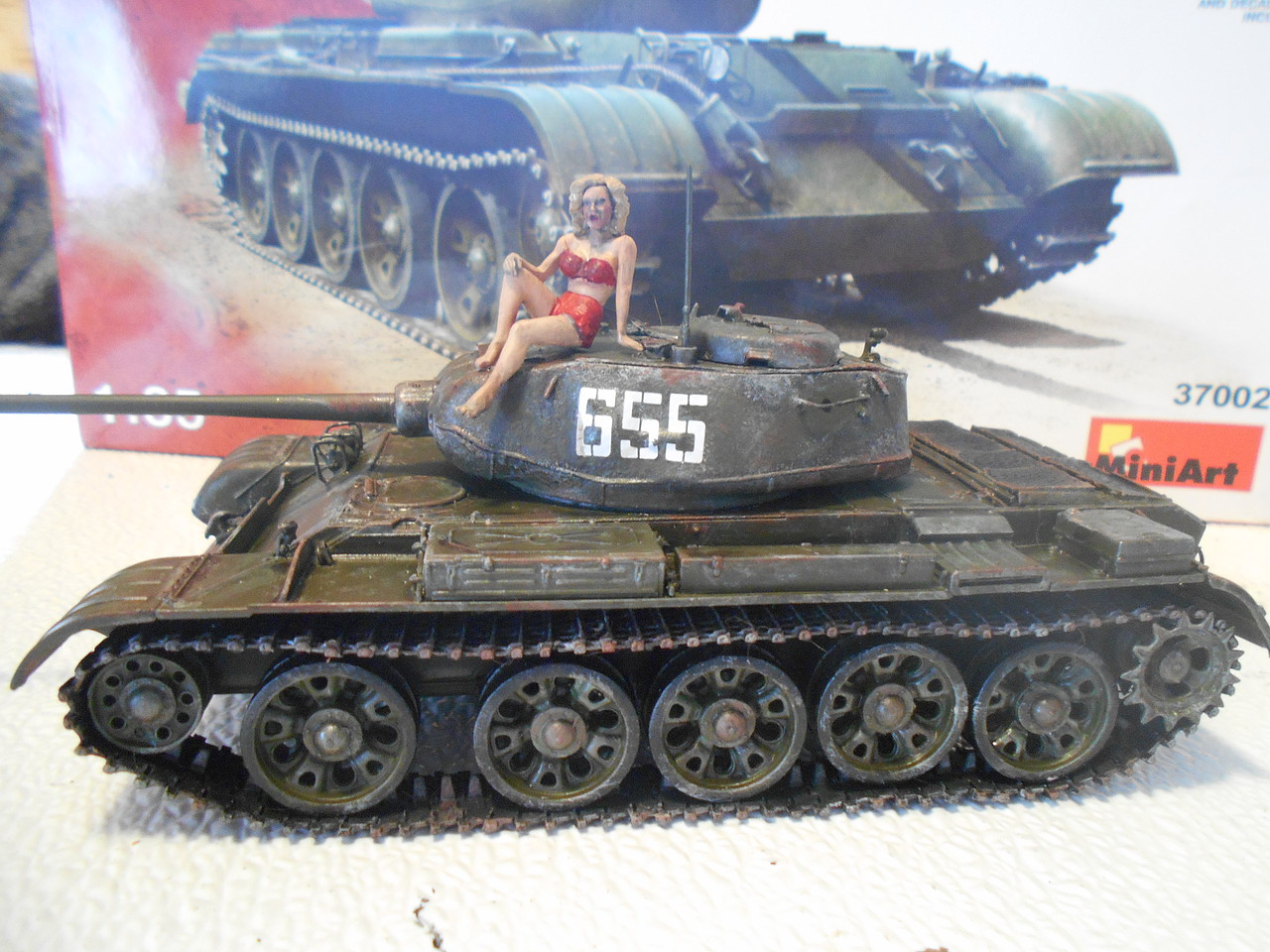 T44M Soviet Medium Tank -- Plastic Model Military Vehicle Kit -- 1/35 ...