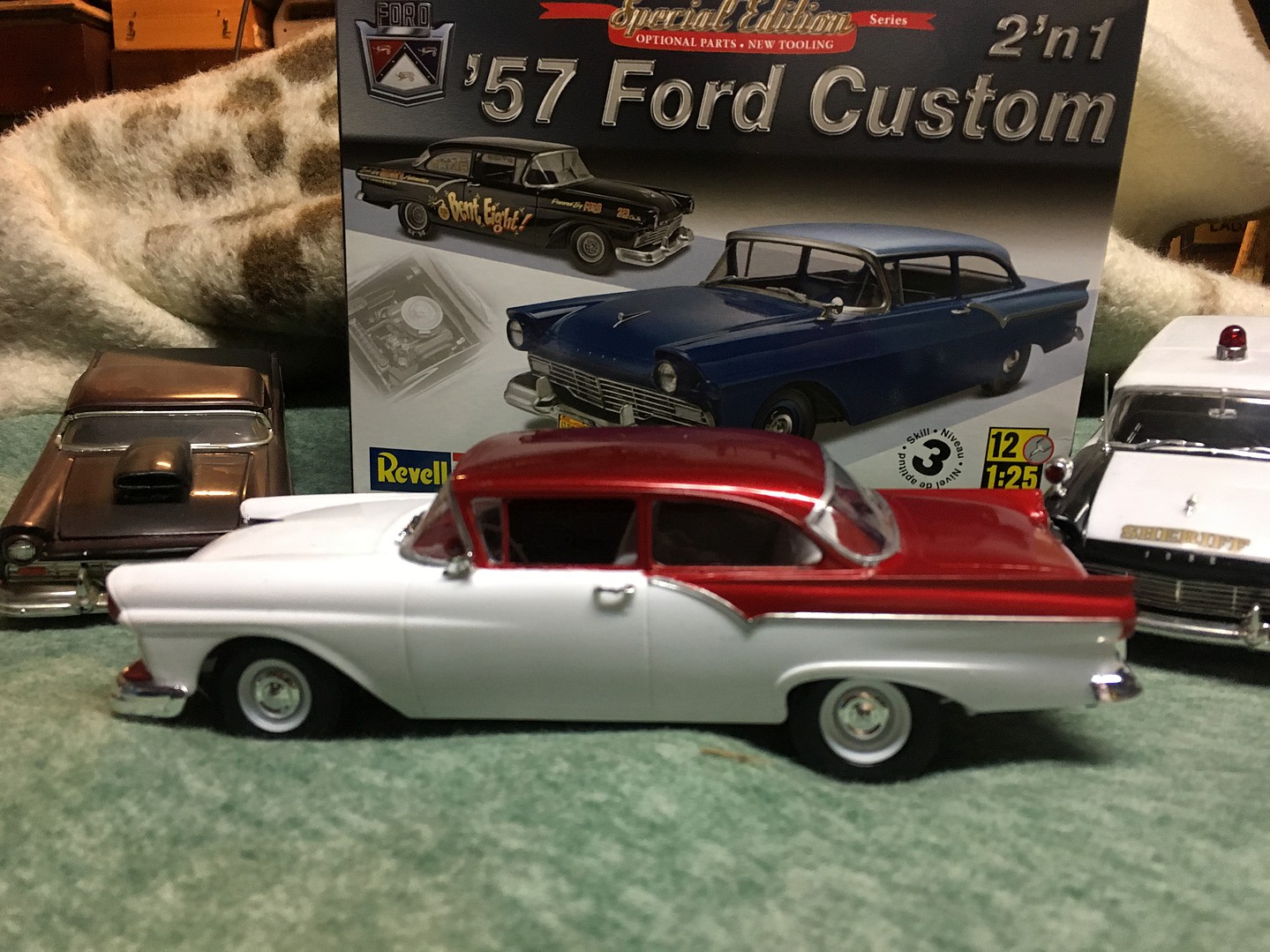 1957 Ford Custom 2'n 1 -- Plastic Model Car Kit -- 1/25 Scale ...