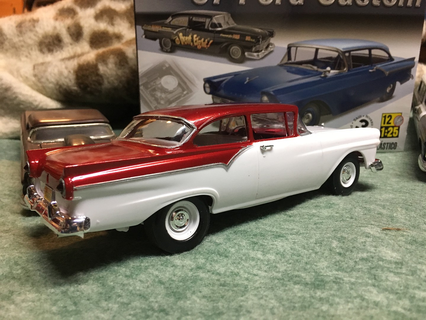 1957 Ford Custom 2'n 1 -- Plastic Model Car Kit -- 1/25 Scale ...