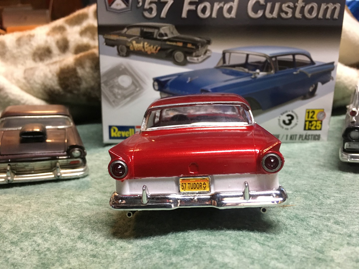 1957 Ford Custom 2'n 1 -- Plastic Model Car Kit -- 1/25 Scale ...