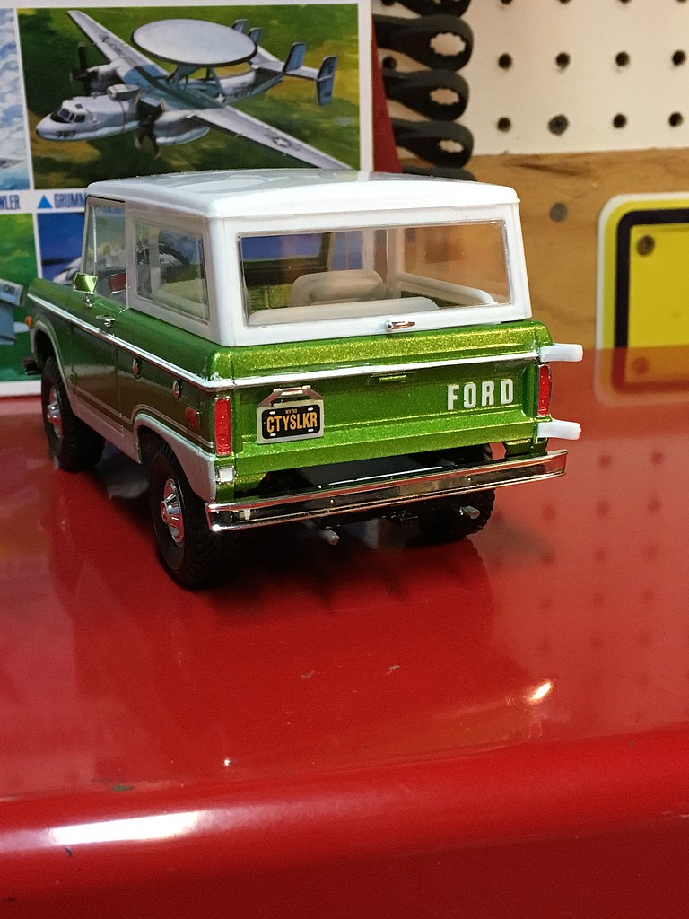 Ford Bronco -- Plastic Model Truck Kit -- 1/25 Scale -- #85-4320 ...