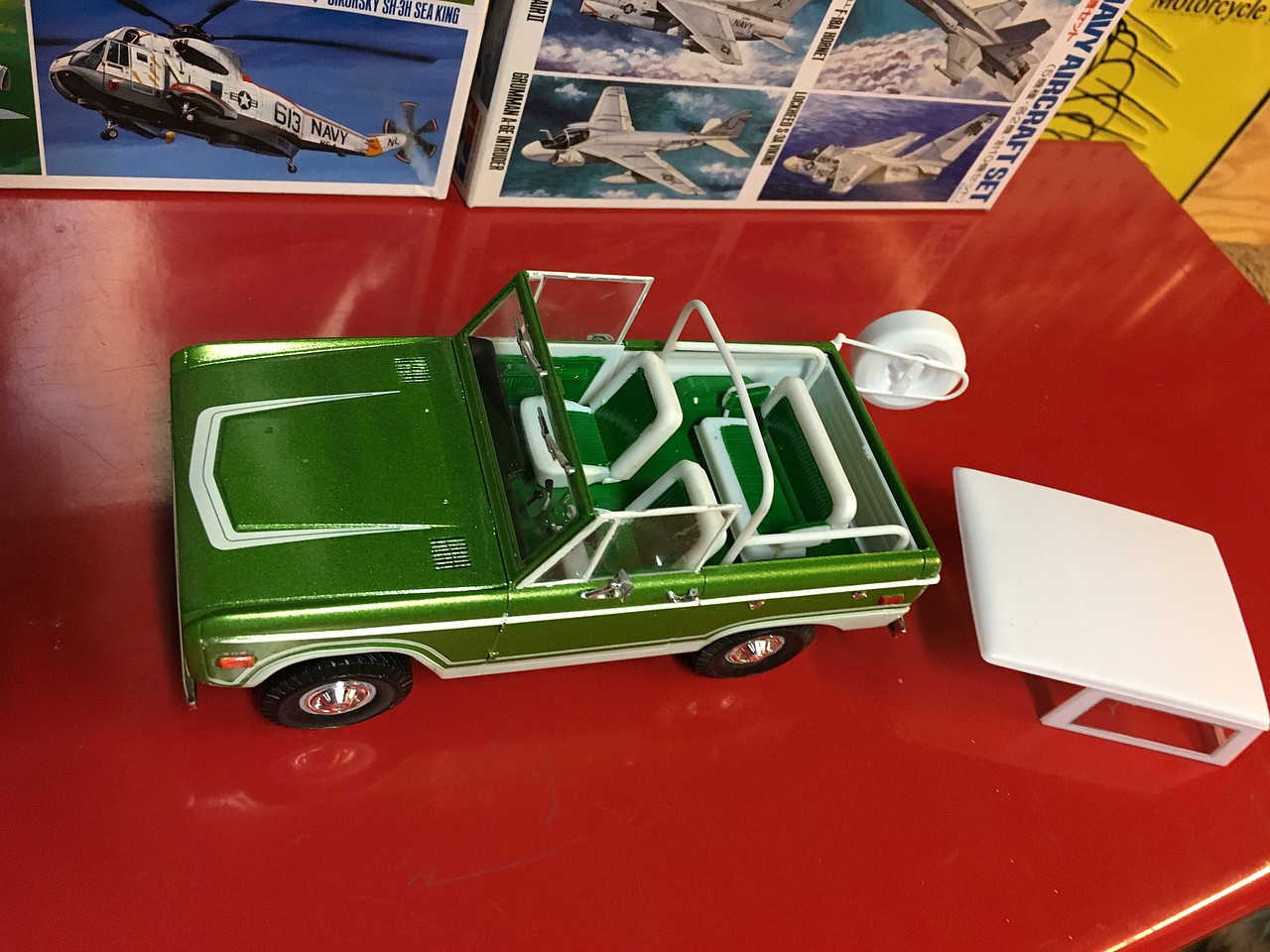 Ford Bronco -- Plastic Model Truck Kit -- 1/25 Scale -- #85-4320 ...