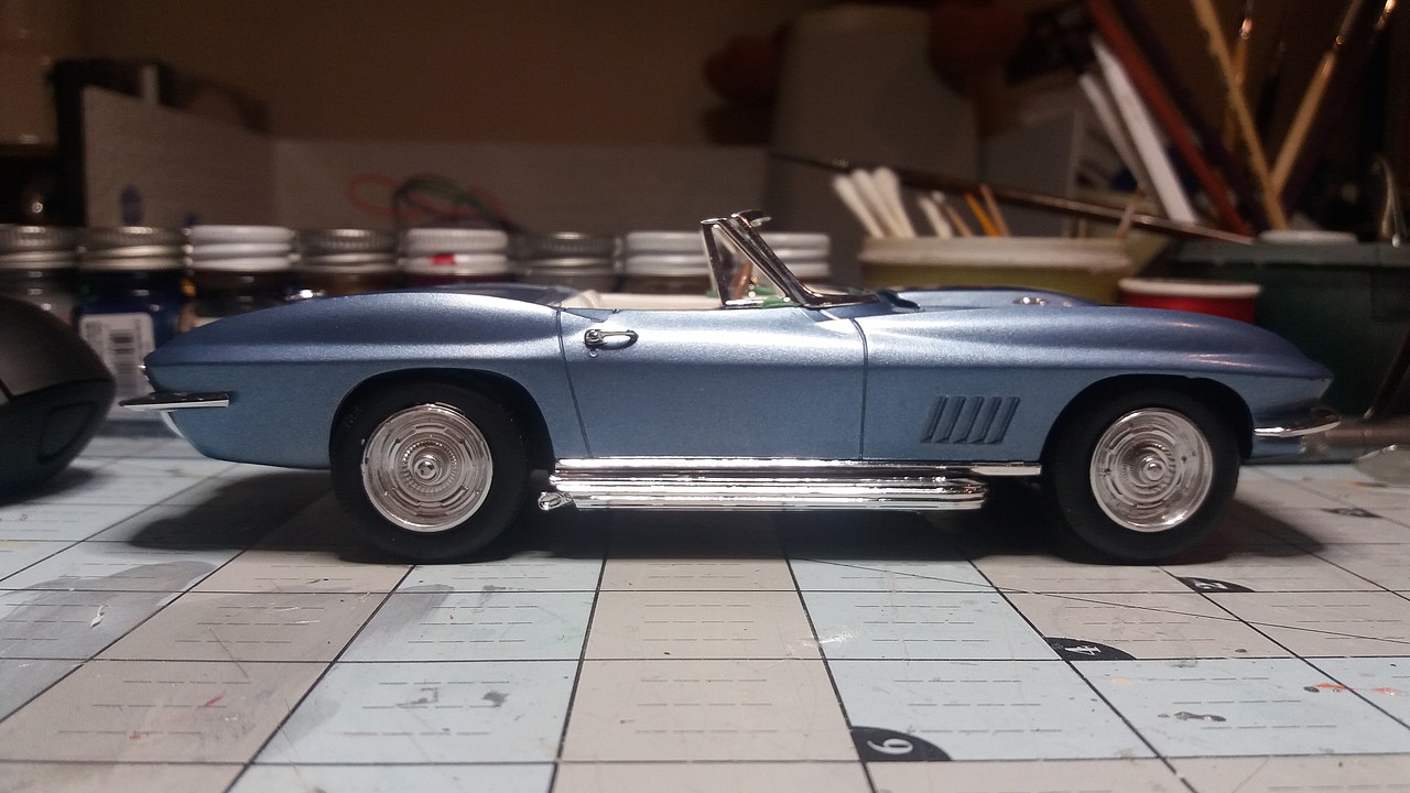 1967 Corvette Convertible -- Plastic Model Car Kit -- 1/25 Scale ...