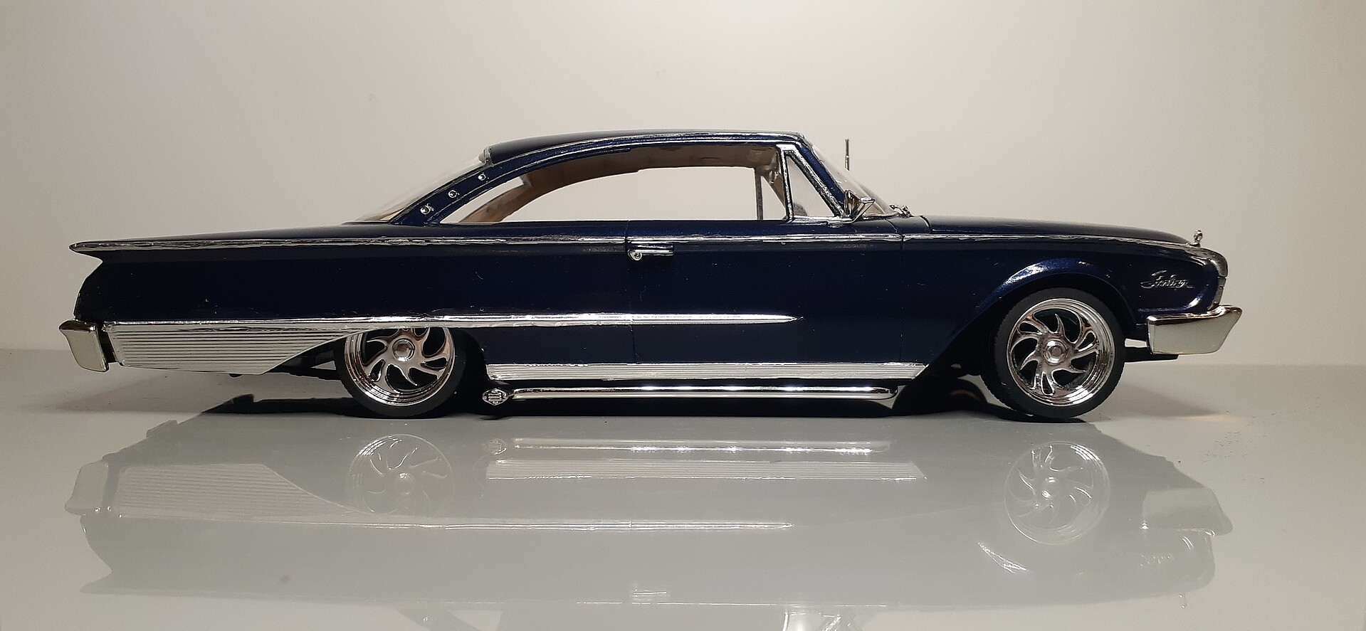 1960 Ford Starliner -- Plastic Model Car Kit -- 1/25 Scale -- #1055-12 ...