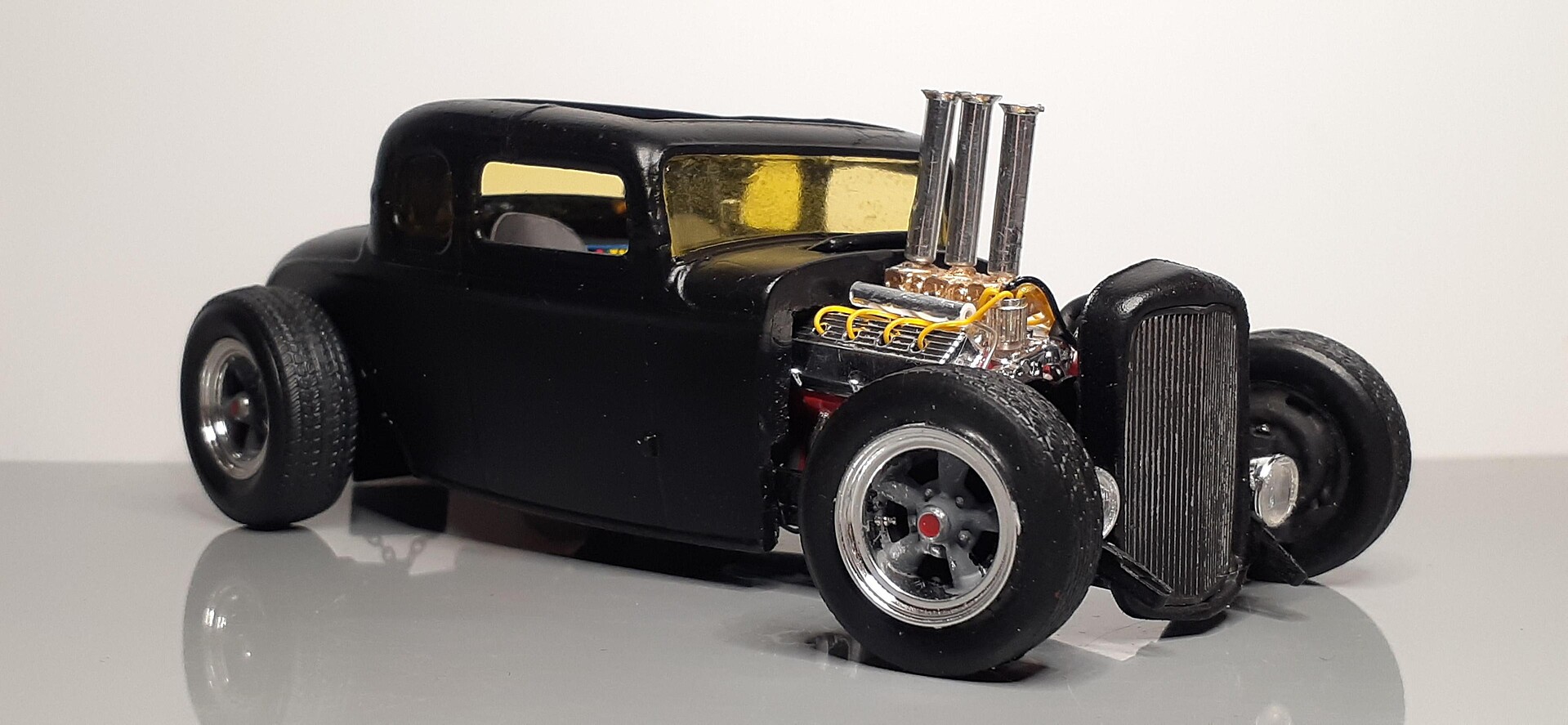 1932 Ford 5 Window Coupe -- Plastic Model Car Kit -- 1/25 Scale ...