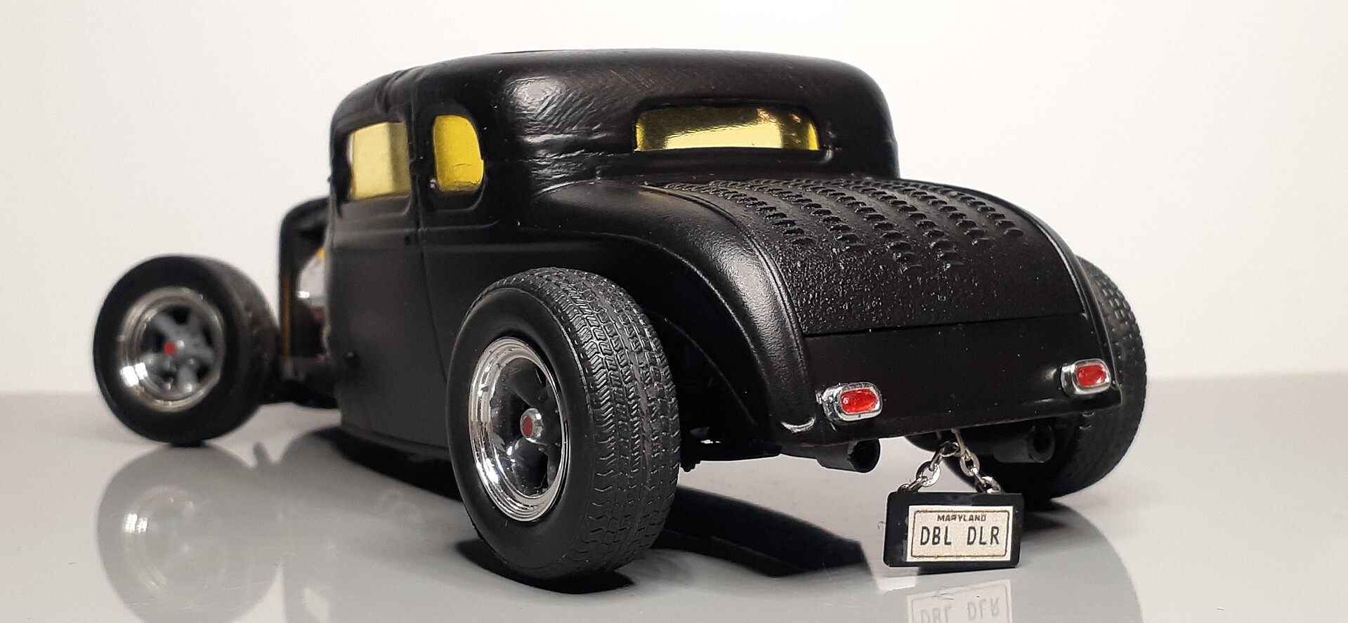 1932 Ford 5 Window Coupe -- Plastic Model Car Kit -- 1/25 Scale ...