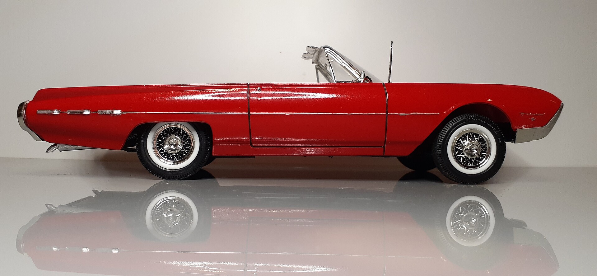 1962 Ford Thunderbird -- Plastic Model Car Kit -- 1/25 Scale -- #682 ...