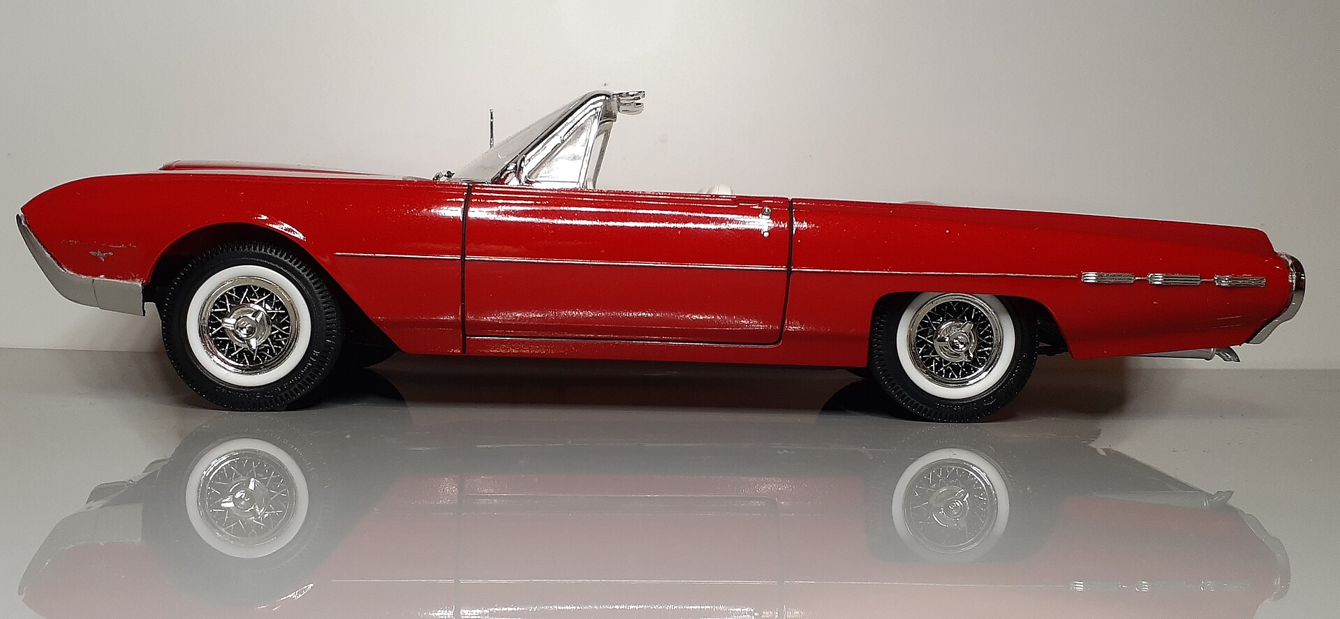 1962 Ford Thunderbird -- Plastic Model Car Kit -- 1/25 Scale -- #682 ...