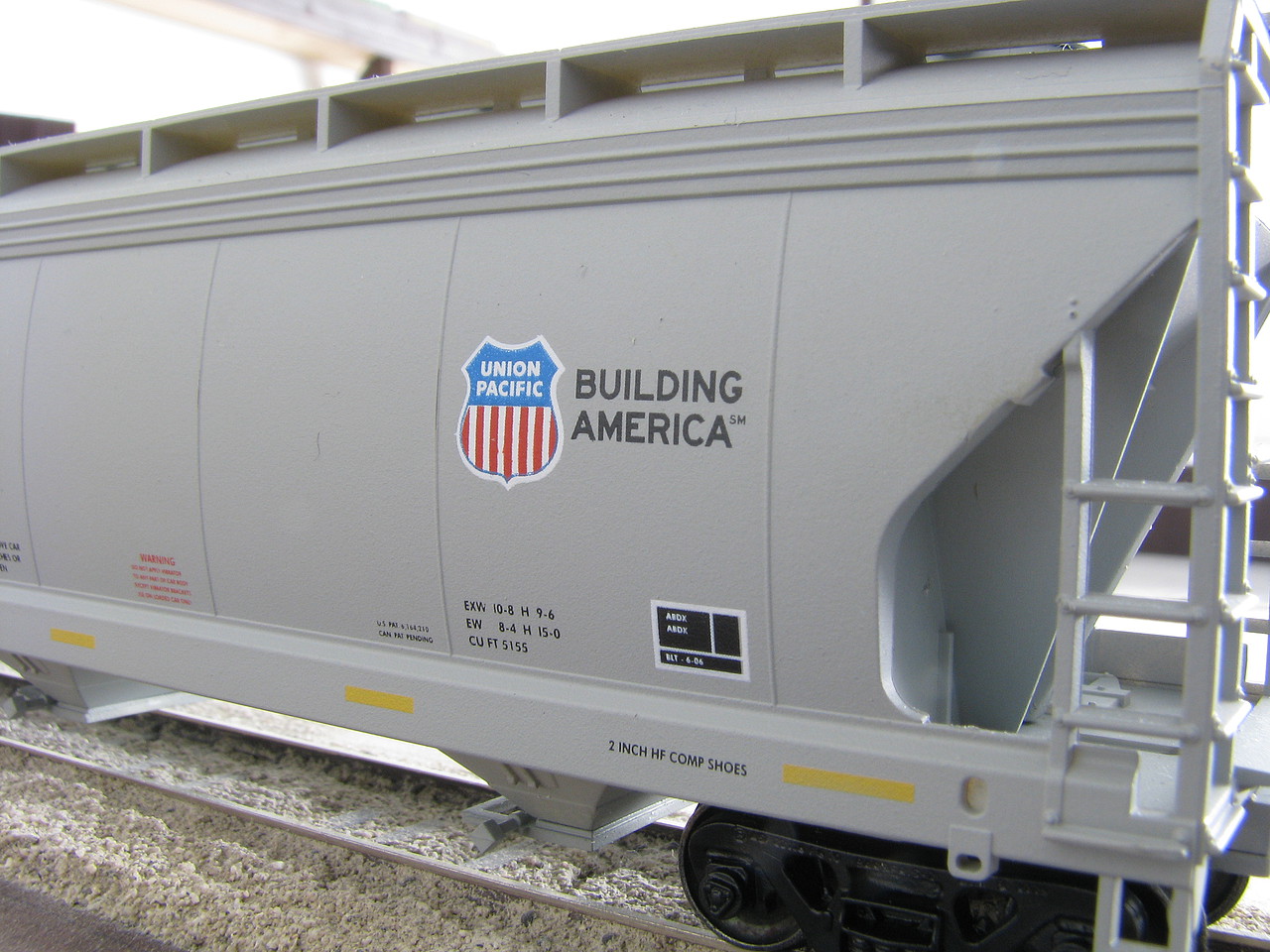 ACF 47' 3-Bay Center-Flow Covered Hopper Union Pacific -- HO Scale ...