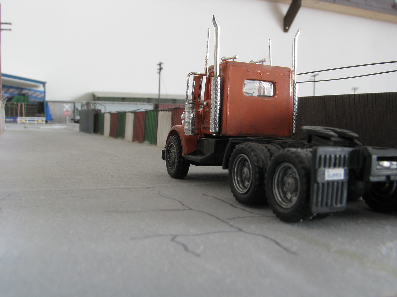 Peterbilt 3-Axle Conventional w/New Grille - Painted -- HO Scale Model ...