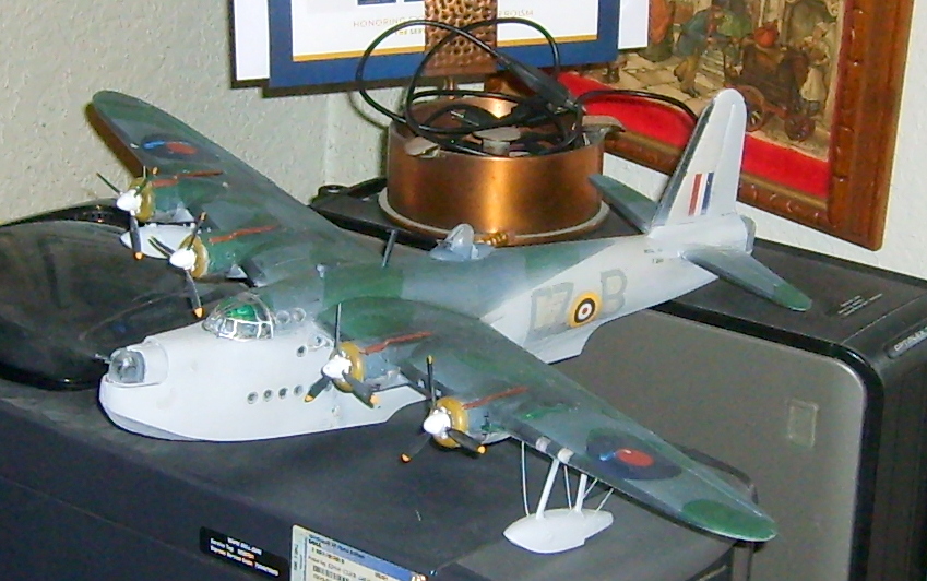 Short Sunderland Aircraft -- Plastic Model Airplane Kit -- 1/72 Scale ...