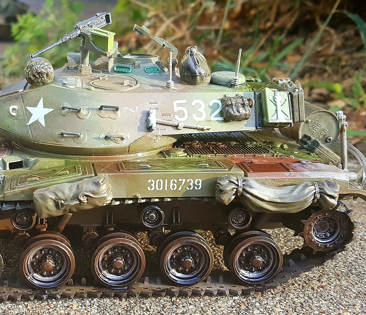 US M41 Walker Bulldog -- Plastic Model Military Vehicle Kit -- 1/35 ...