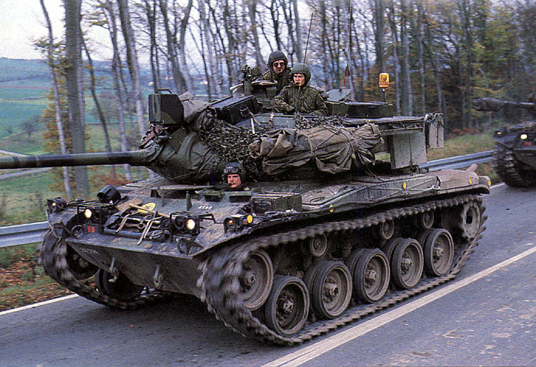 US M41 Walker Bulldog -- Plastic Model Military Vehicle Kit -- 1/35 ...