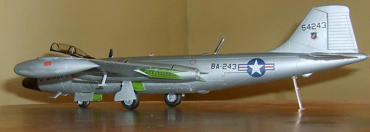 English Electric Canberra B2/B20 Bomber -- Plastic Model Airplane Kit ...