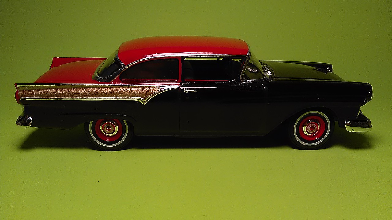 1957 Ford Custom 2'n 1 -- Plastic Model Car Kit -- 1/25 Scale ...