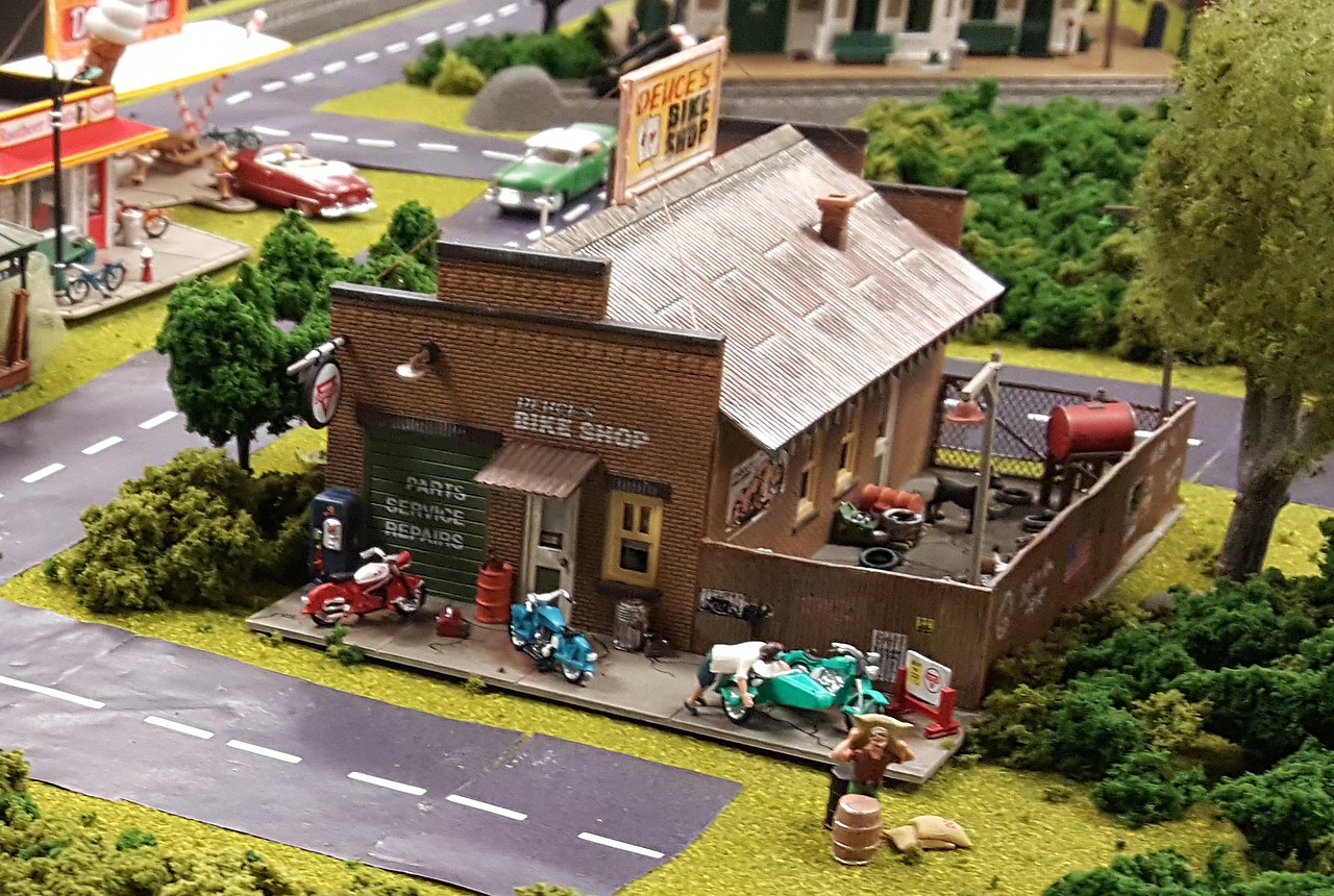 Built-N-Ready Deuce's Cycle Shop -- HO Scale Model Railroad Building ...