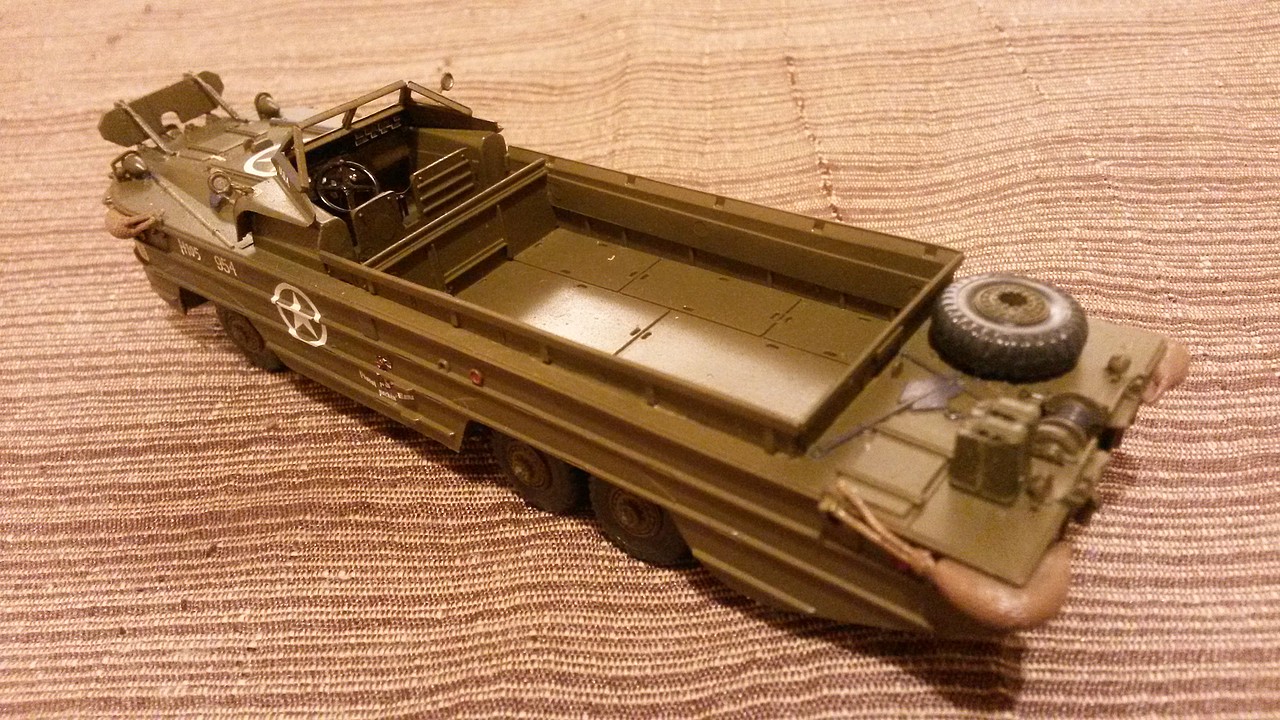 DUKW WWII Amphibious Vehicle -- Plastic Model Military Vehicle Kit -- 1 ...