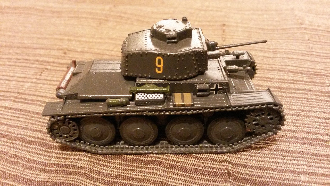 PzKpfw 38(t) Ausf C German Light Tank -- Plastic Model Tank Kit -- 1/72 ...