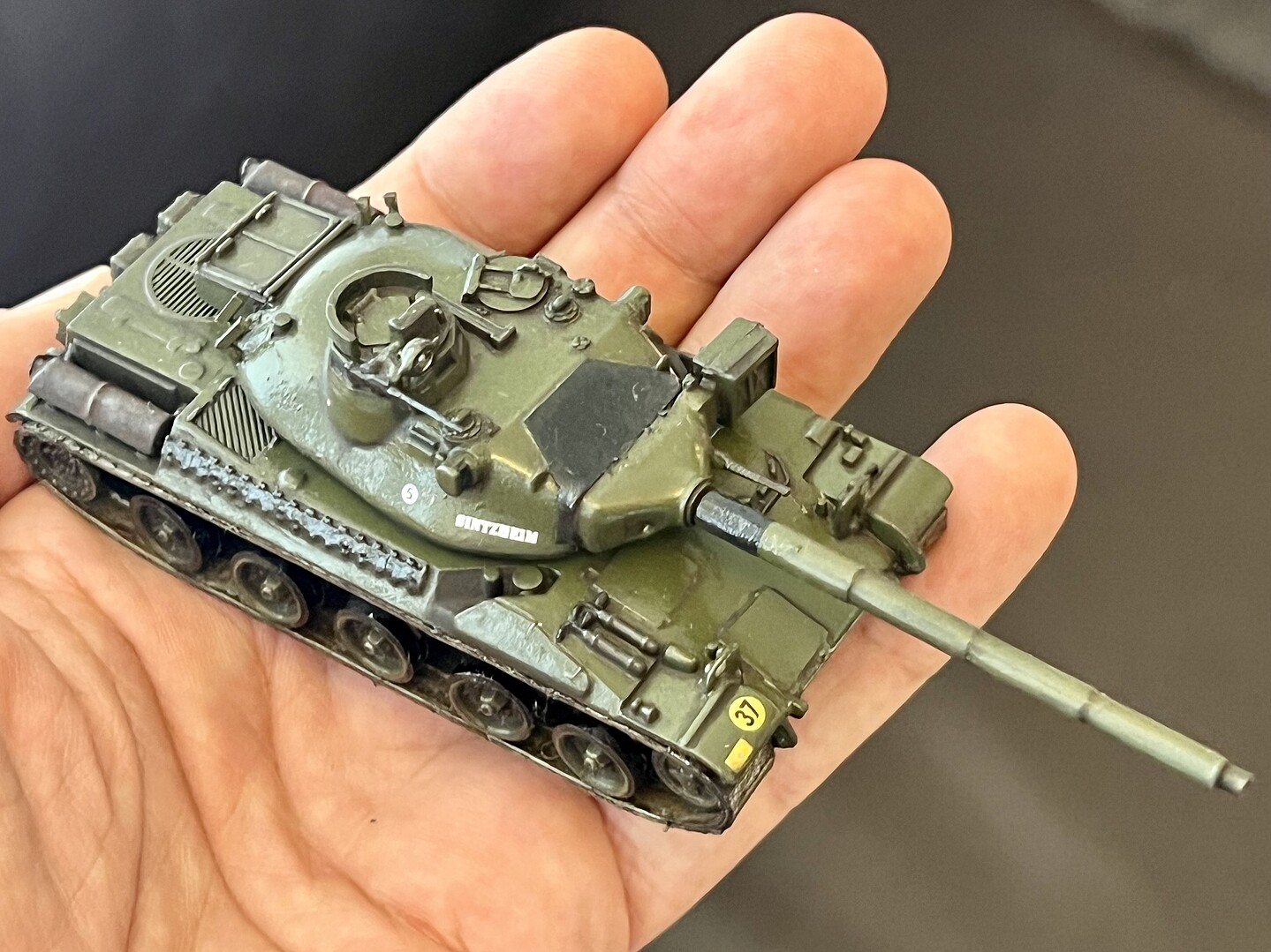 AMX 30/105 French Tank -- Plastic Model Military Vehicle Kit -- 1/72 ...