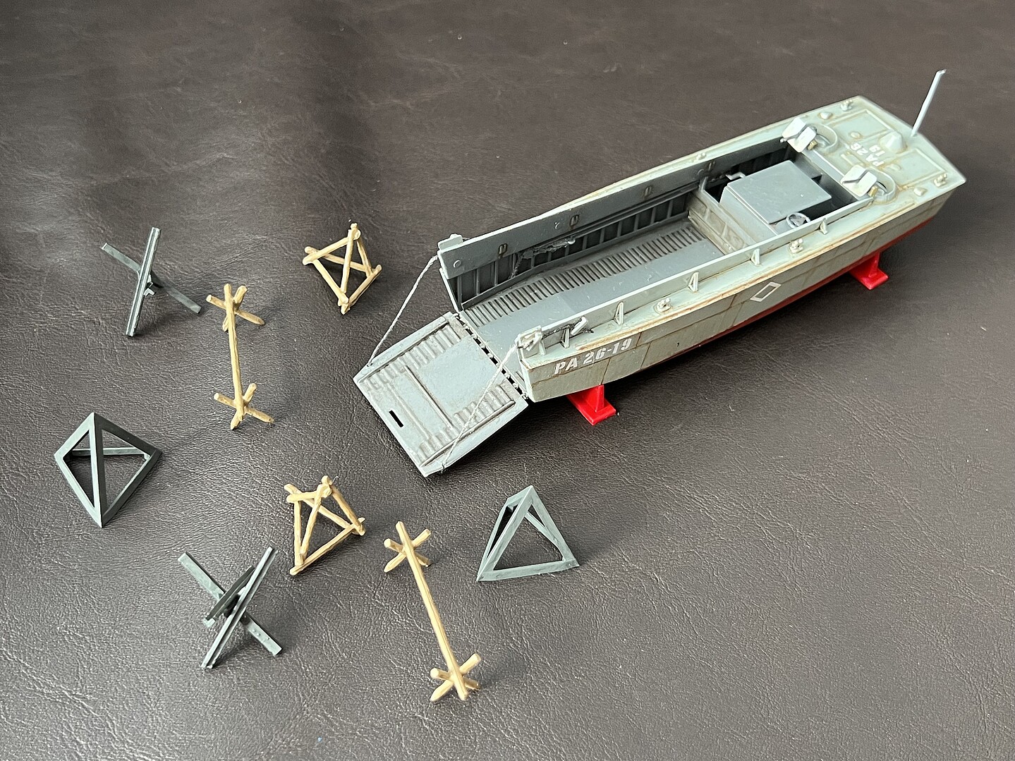 LCVP Landing Craft & 3 Crew -- Plastic Model Military Ship Kit -- 1/72 ...