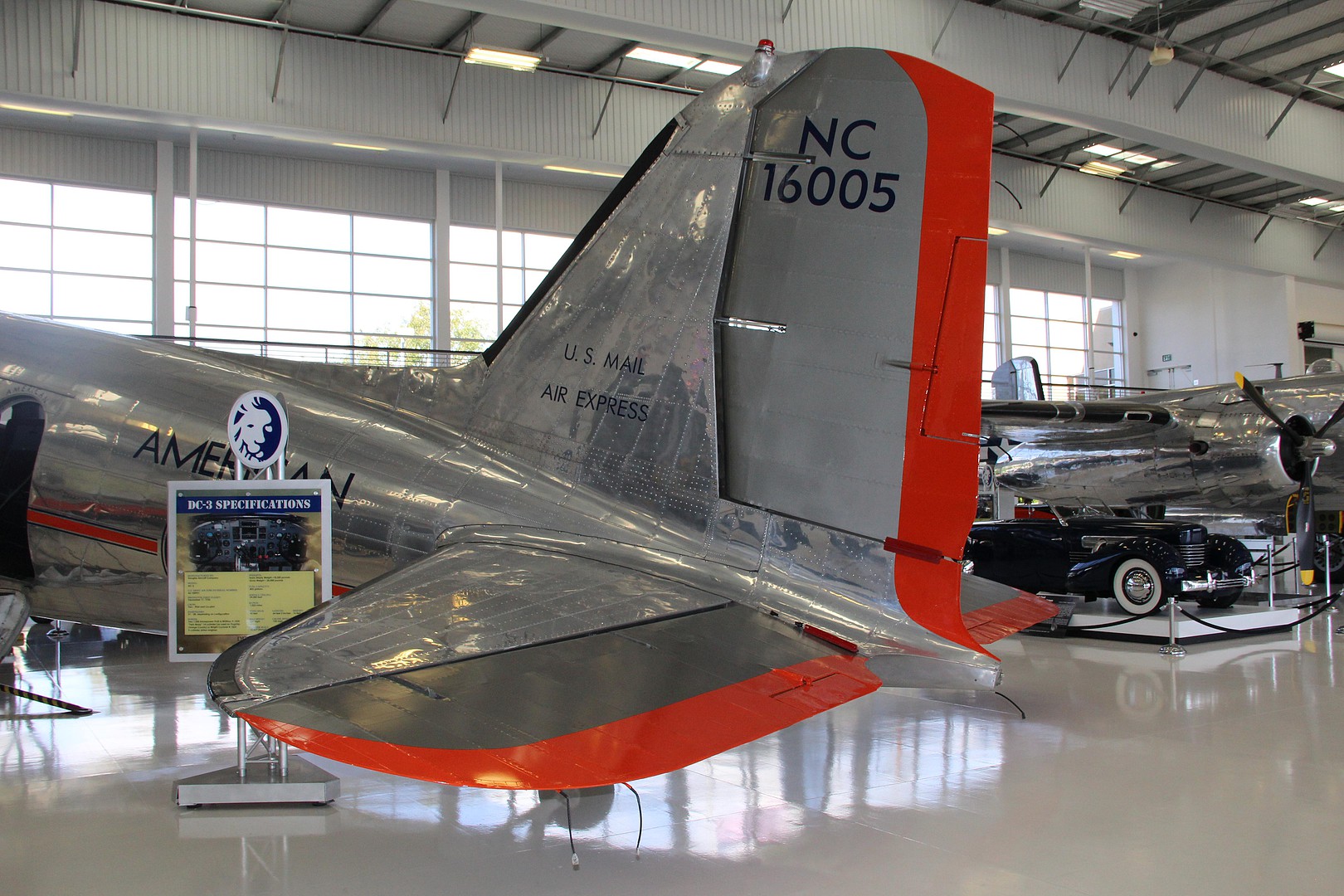 Douglas DC-3 -- Plastic Model Airplane Kit -- 1/144 Scale -- #rd0309 ...