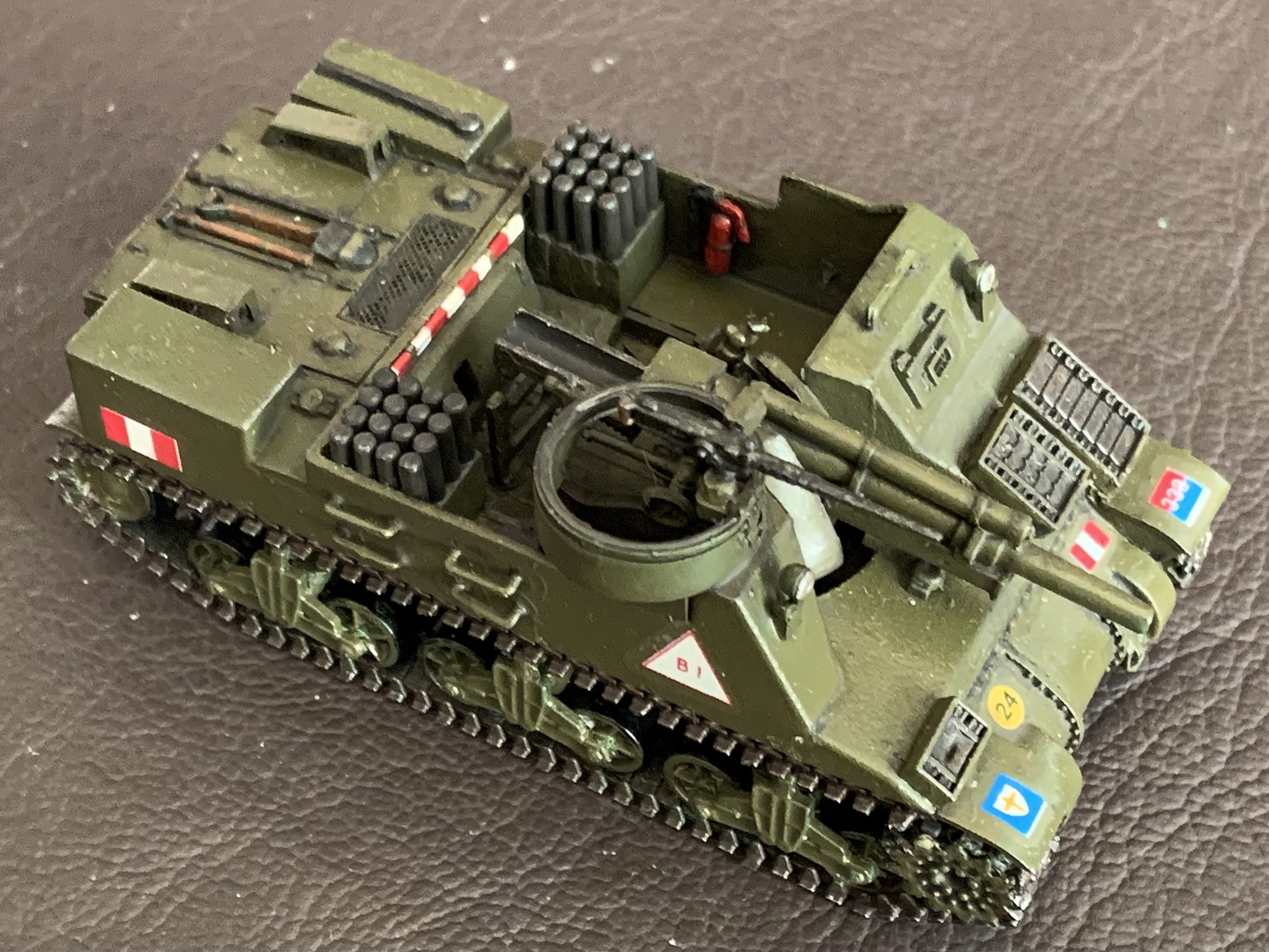 M7 105mm Howitzer Motor Carriage -- Plastic Model Tank Kit -- 1/72 ...