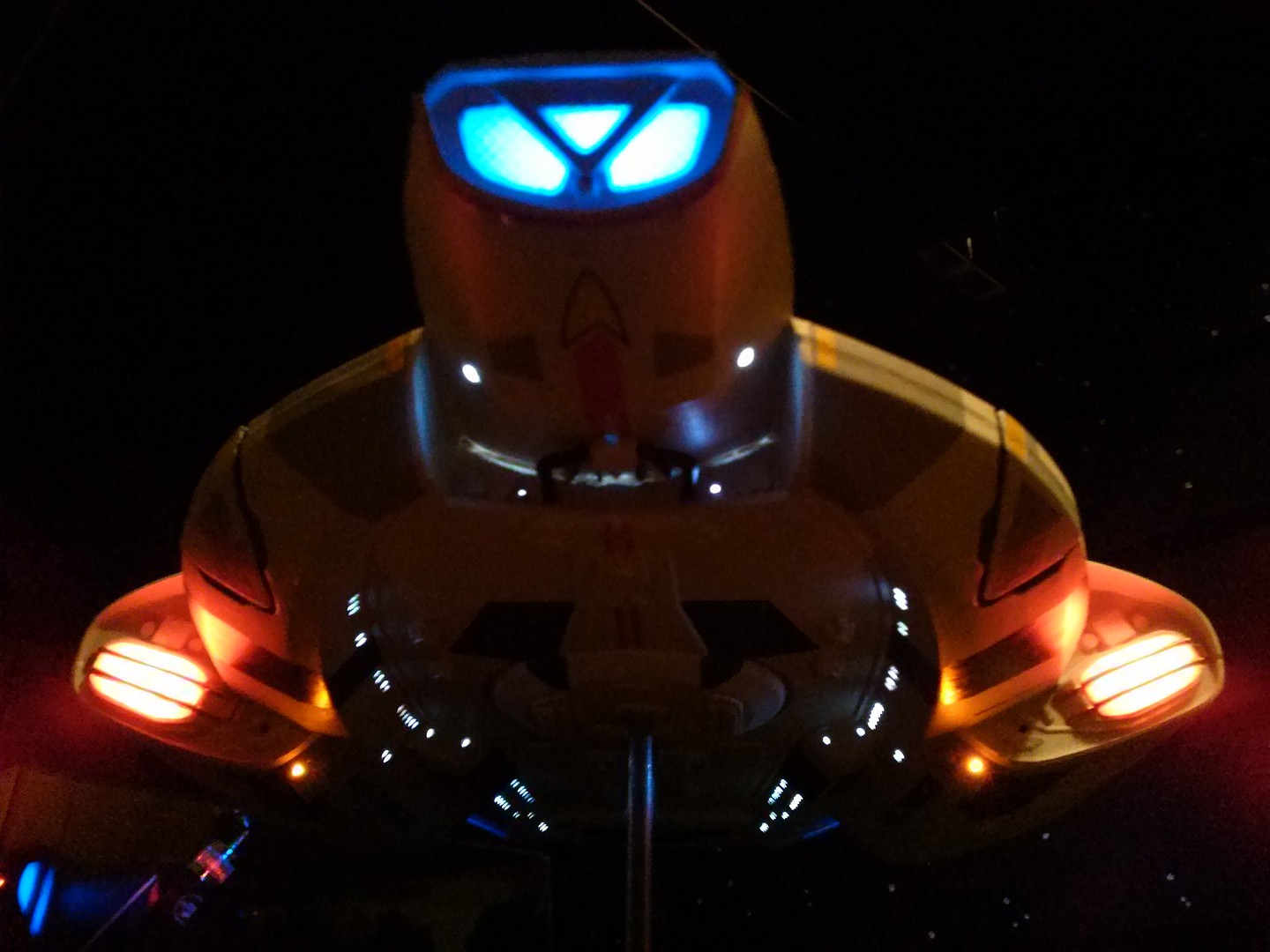 Star Trek USS Defiant -- Science Fiction Plastic Model Kit -- 1/1000 ...