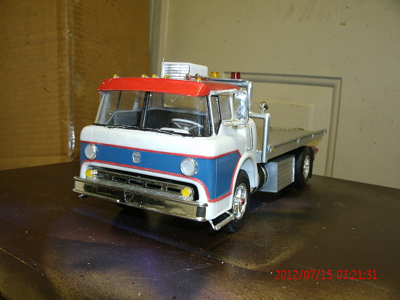 Ford C600 Tilt Cab Stake Bed Truck -- Plastic Model Truck Kit -- 1/25 ...