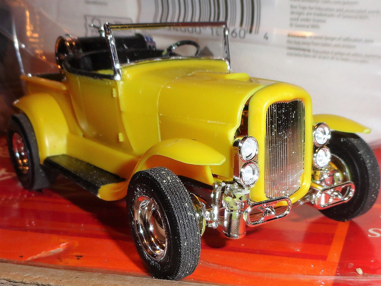1929 Ford Model A Roadster -- Plastic Model Car Kit -- 1/25 Scale ...