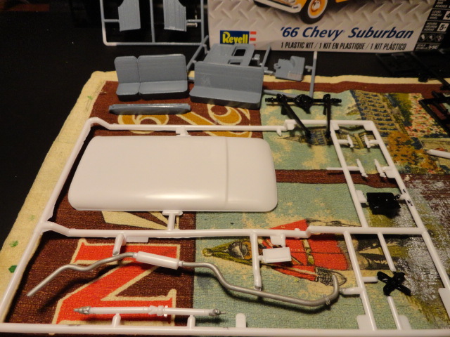 1966 Chevy Suburban -- Plastic Model Car Kit -- 1/25 Scale -- #854409 ...