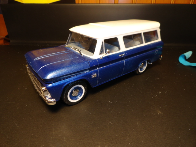 1966 Chevy Suburban -- Plastic Model Car Kit -- 1/25 Scale -- #854409 ...