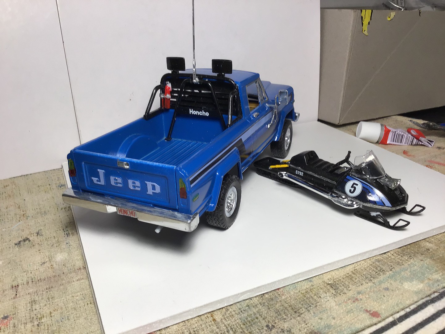 1980 Jeep Honcho Ice Patrol -- Plastic Model Truck Kit -- 1/25 Scale ...