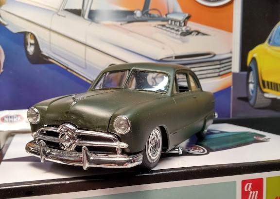 1949 Ford The 49er Coupe -- Plastic Model Car Vehicle Kit -- 1/25 Scale ...