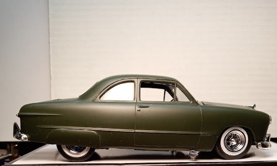 1949 Ford The 49er Coupe -- Plastic Model Car Vehicle Kit -- 1/25 Scale ...