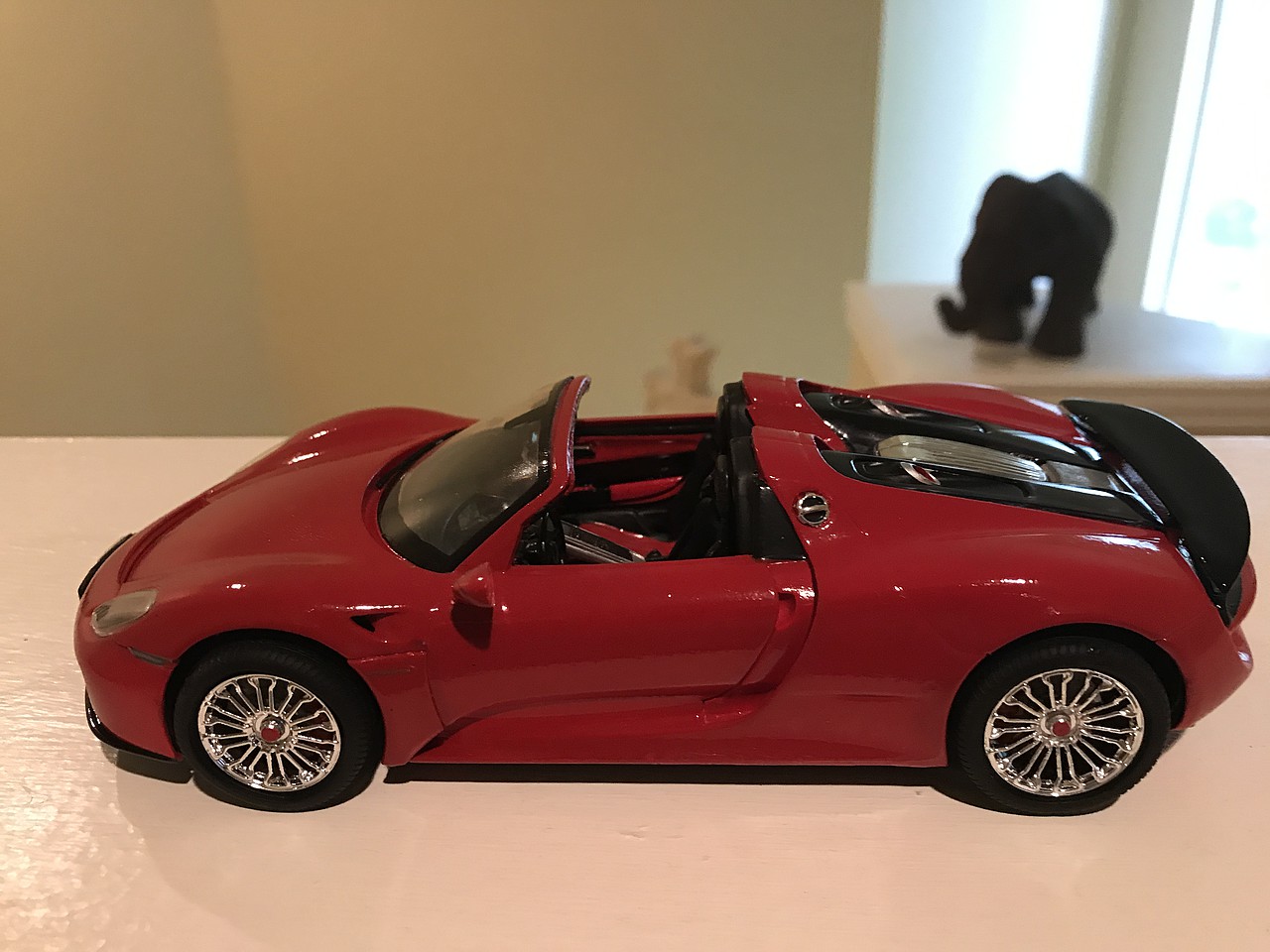 Porsche 918 Spyder Sports Car -- 1/24 Scale Plastic Model Car Kit ...