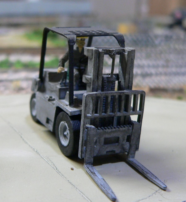 V80E Forklift w/Operator Figure (Unpainted Kit) -- HO Scale Model ...