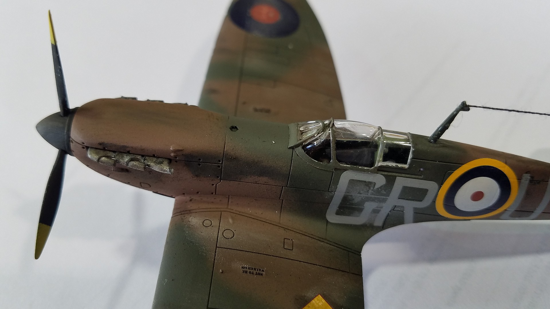 Supermarine Spitfire Mk I Aircraft -- Plastic Model Airplane Kit -- 1/ ...