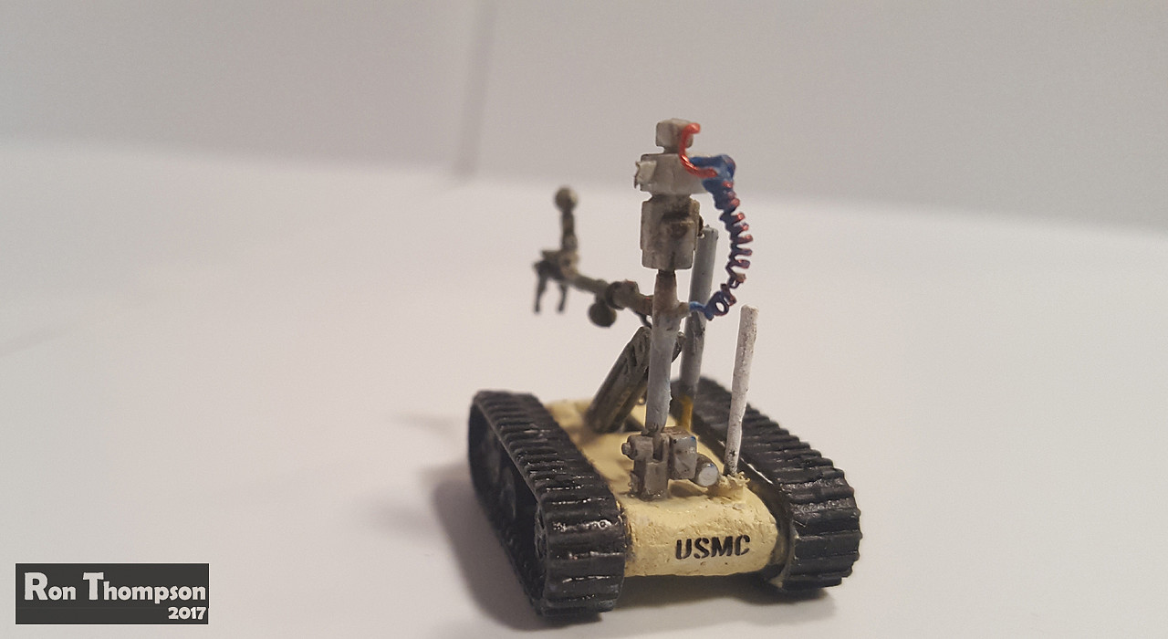 US EOD Specialists & Robots -- Plastic Model Military Figure Kit -- 1/ ...