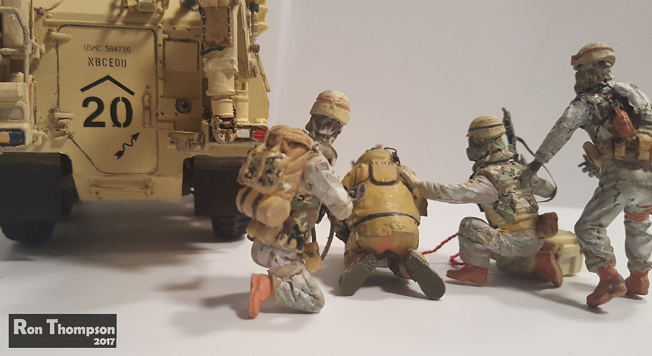 US EOD Specialists & Robots -- Plastic Model Military Figure Kit -- 1/ ...