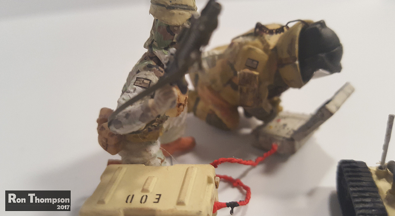 US EOD Specialists & Robots -- Plastic Model Military Figure Kit -- 1/ ...