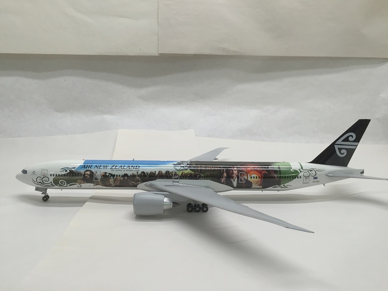 Boeing 777-300ER -- Plastic Model Airplane Kit -- 1/144 Scale -- #7012 ...