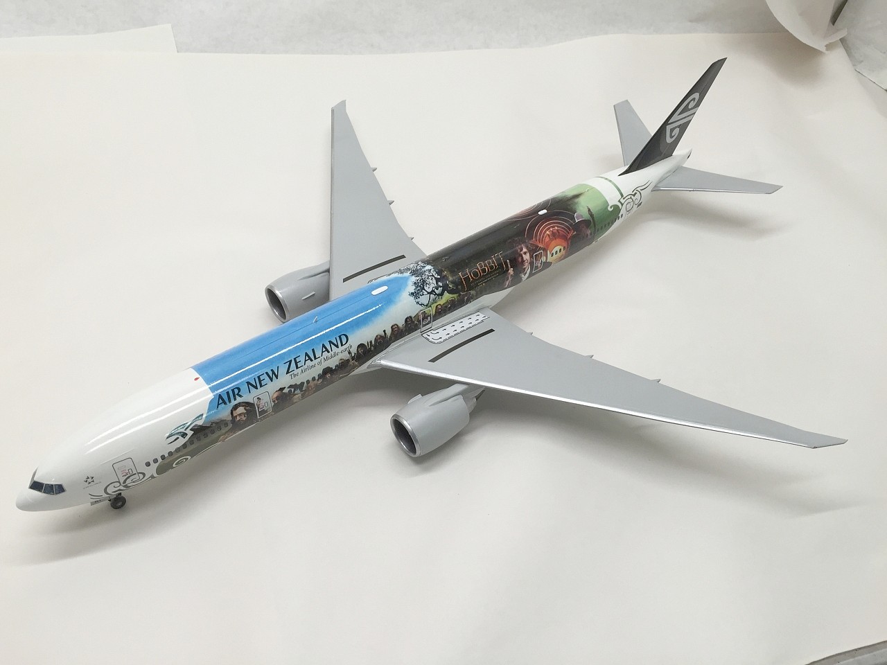 Boeing 777-300ER -- Plastic Model Airplane Kit -- 1/144 Scale -- #7012 ...