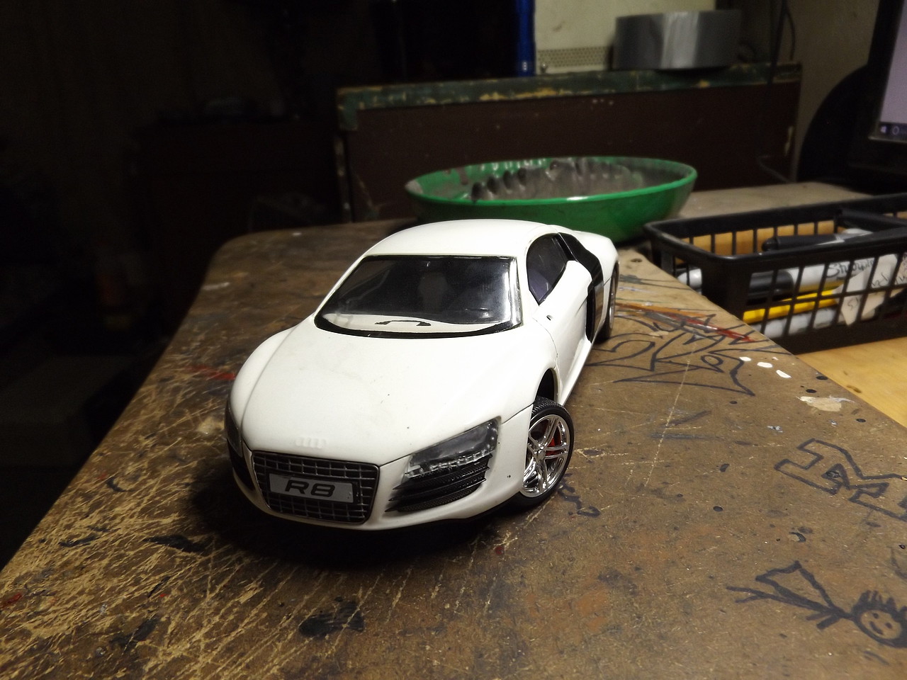 Audi R8 -- Plastic Model Car Kit -- 1/24 Scale -- #07398 pictures by ...