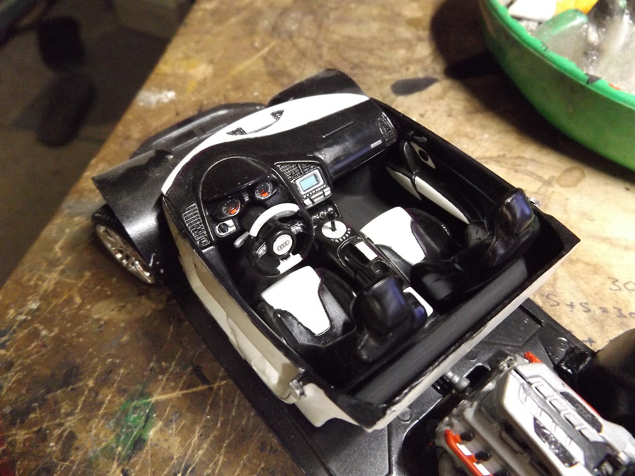 Audi R8 -- Plastic Model Car Kit -- 1/24 Scale -- #07398 pictures by ...