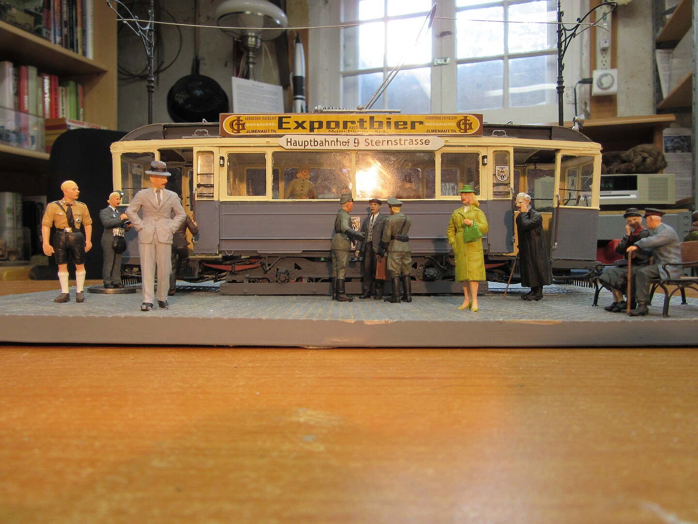 European Tramcar w/Crew/Passengers -- -- Plastic Model Tramcar Kit -- 1 ...