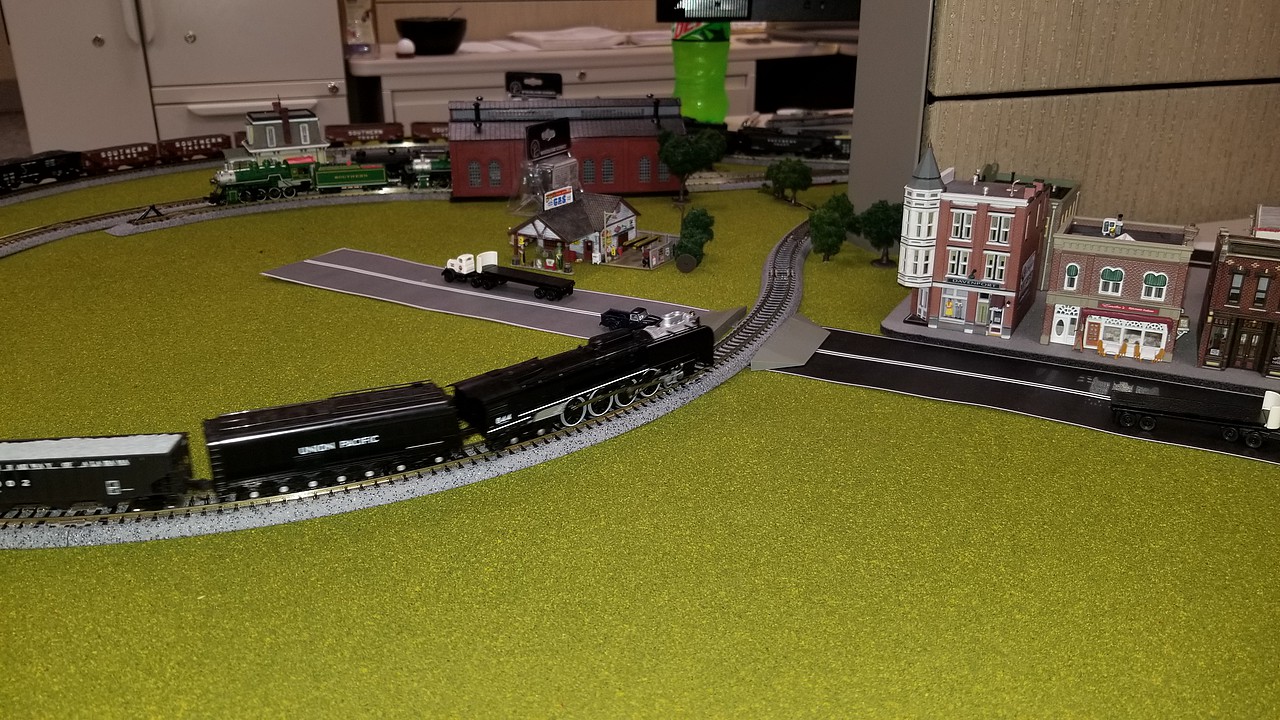 Class FEF-3 4-8-4 DC Union Pacific #844 -- N Scale Model Train Steam ...